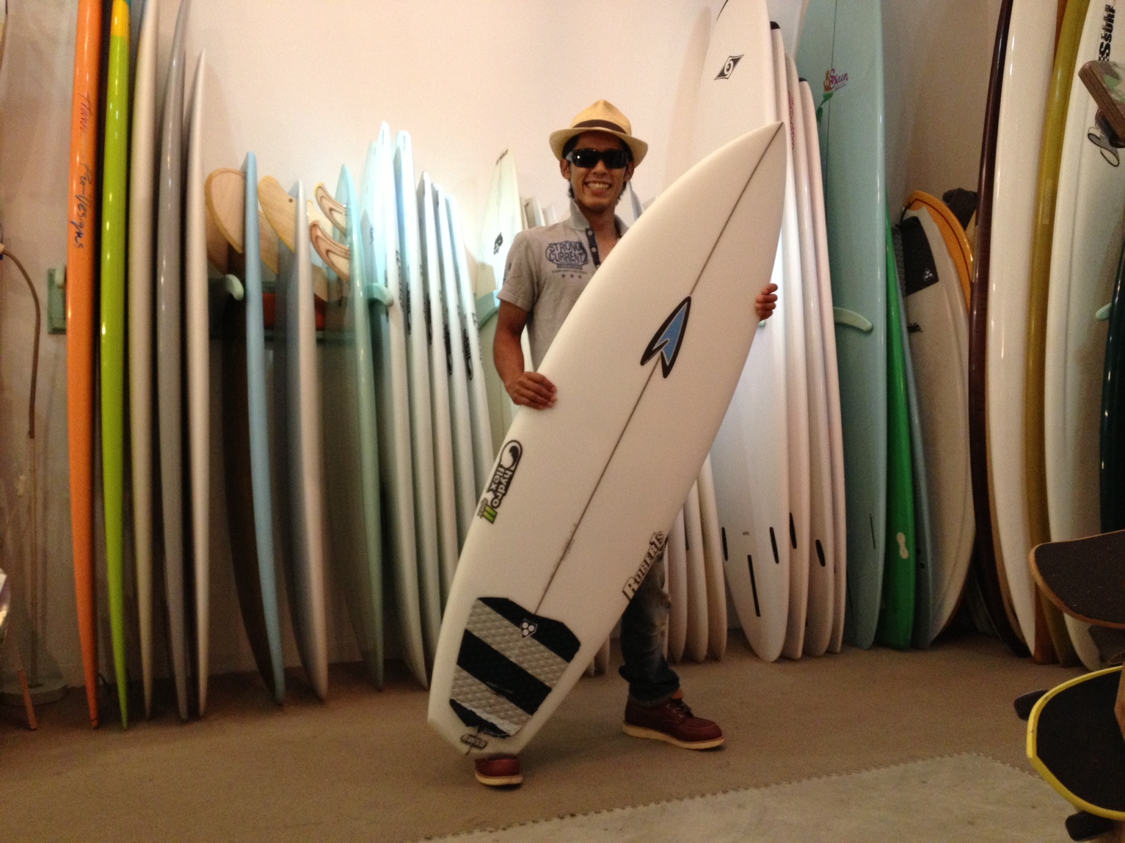 今日のYES ! SURFER !! 「Roberts White Diamond」|沖縄サーフィンショップ「YES SURF」